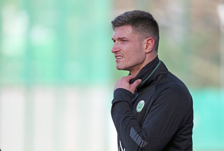 ÖFB-Torhüter Pervan verlängert bis 2024 in Wolfsburg - 1. Bundesliga ...