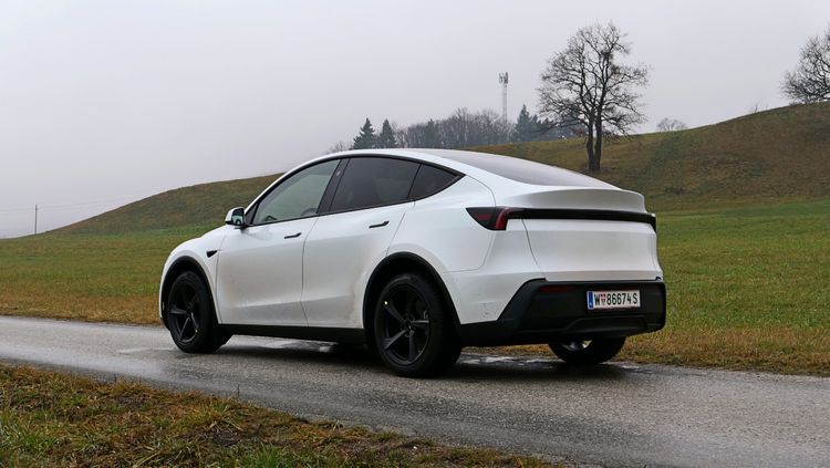 Tesla Model Y Weiss