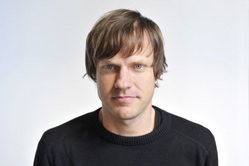 STANDARD-Redakteure Gerald John und Philip Bauer mit Prälat-Leopold ...