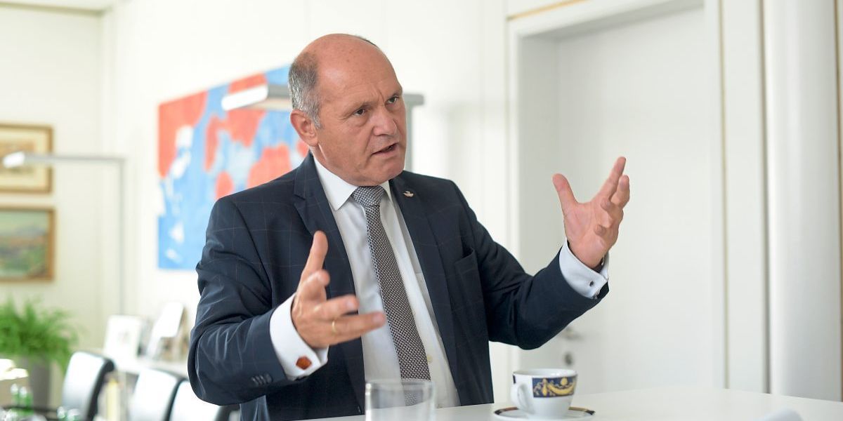 Sobotka: "Sollten Gesetze gegen Wiederbetätigung noch erweitern ...