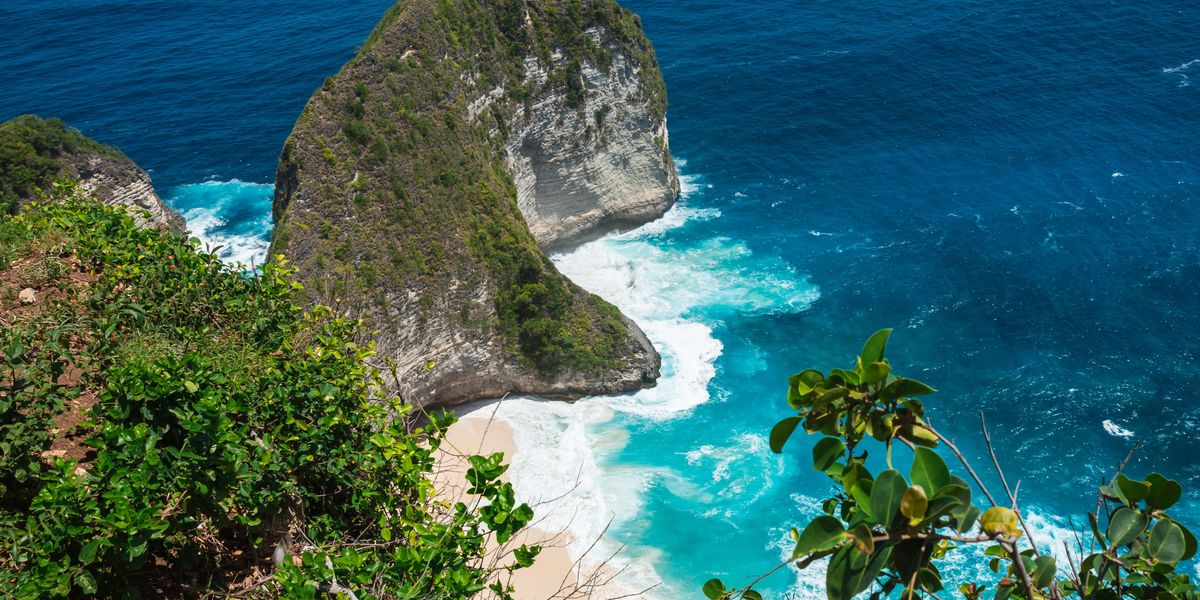 Glasaufzug am berühmten "T-Rex-Felsen" auf Bali soll wieder abgerissen ...