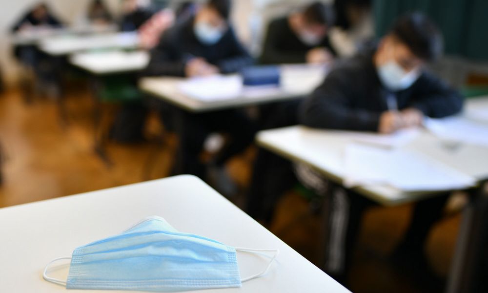 Hohe Belastung im Schulbetrieb während Corona-Jahres, Maskenpflicht ...