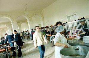 In Traiskirchen ist man "sauer": Flüchtlingslager ist wieder voll ...