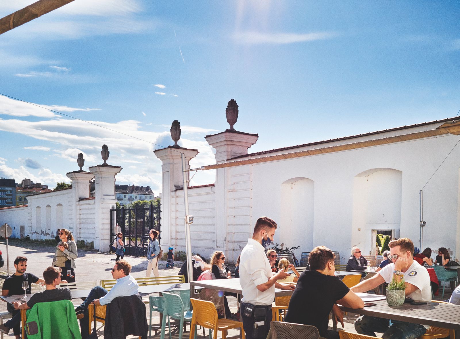 Ein Spatz im Schloss: Sperling im Augarten - Lokale im 2. und 20 ...