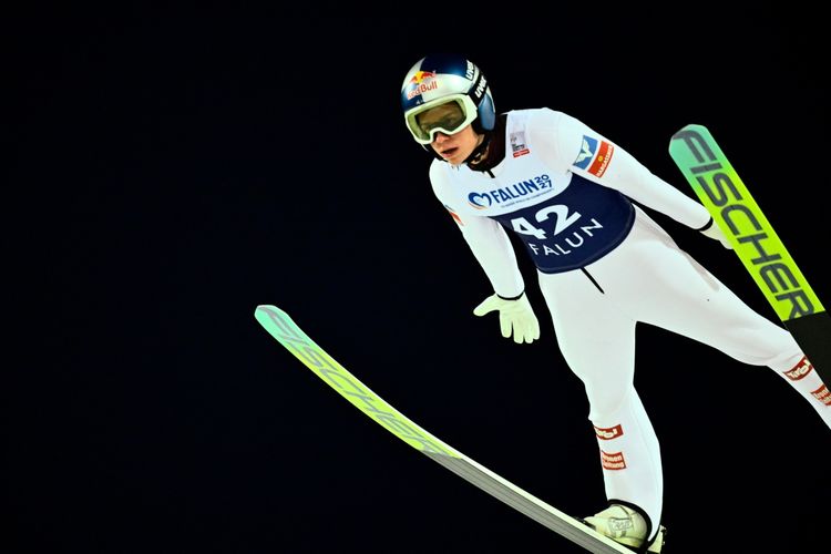 Embacher springt erstmals auf Podium, Kraft nach Halbzeitführung ...