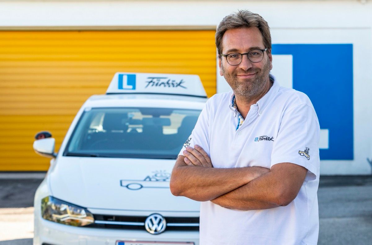 Führerscheintheorie: "Sitzabstände im Kurs wie in der First Class ...