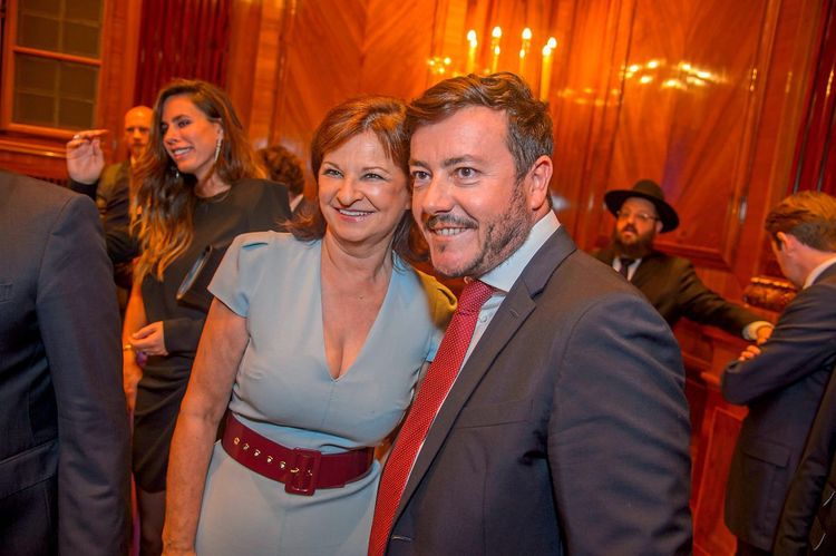 Benkos Netzwerkabend ohne Dichands - Medien - derStandard.at › Etat