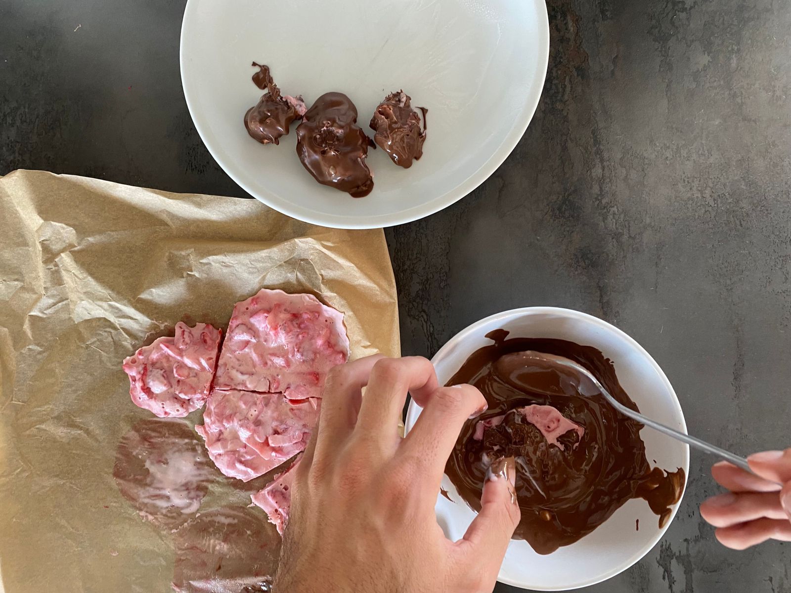 Rezept für virale Erdbeer-Joghurt-Haufen - Desserts & Süßspeisen ...