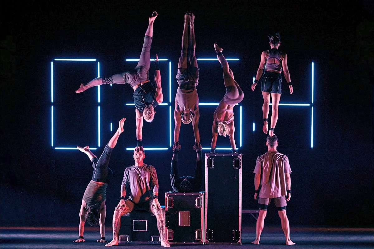 Cirque Noël in Graz erzählt Geschichten mit Akrobatik und Magie ...
