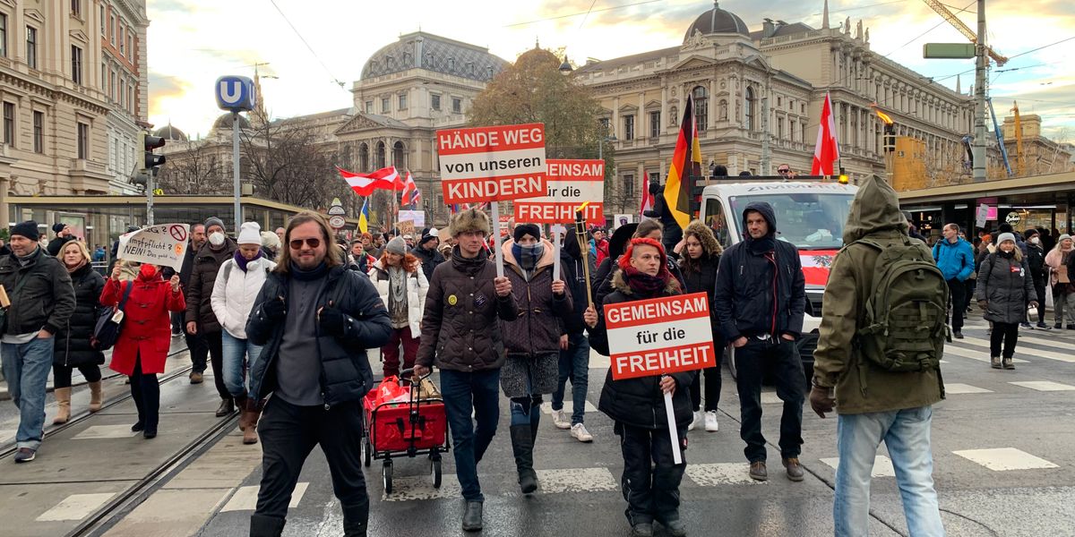 Corona-Demos: Rechtsextreme wittern "Jahrhundertchance" - Österreich ...