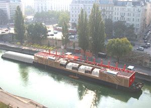 Wiener Badeschiff öffnete Sonnendeck - Wien - derStandard.at › Panorama
