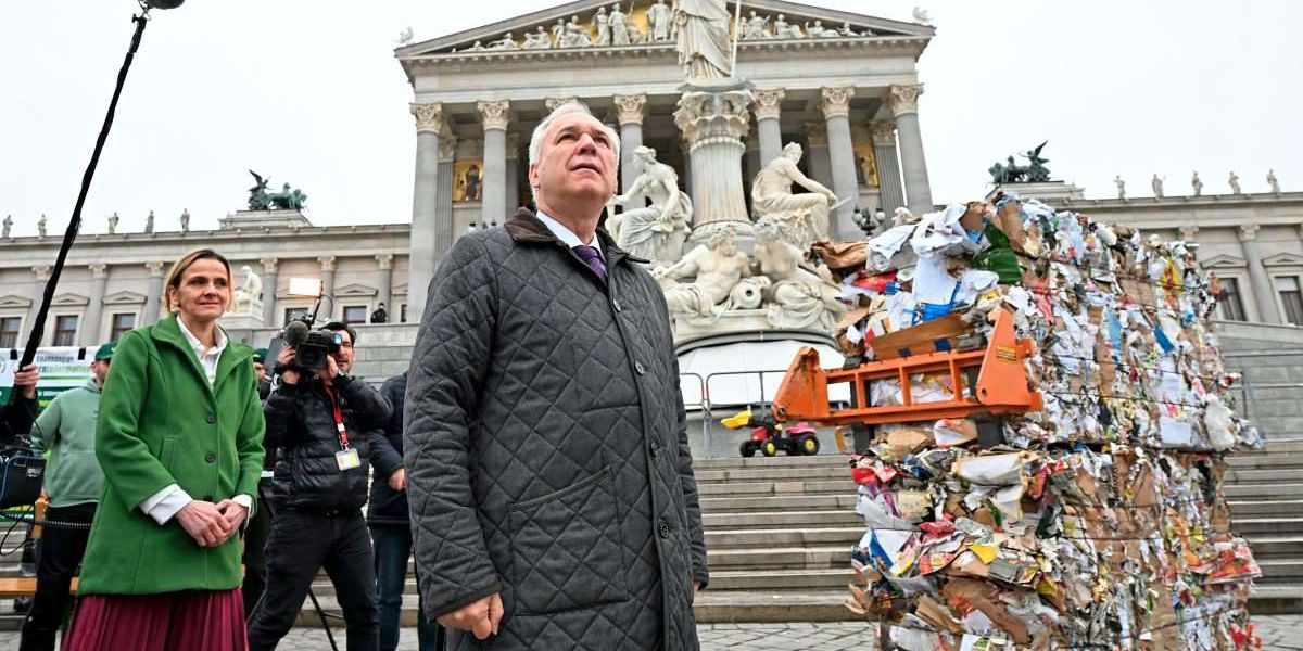 Rosenkranz provoziert mit Wandbild von Nazi-Künstler vor ...
