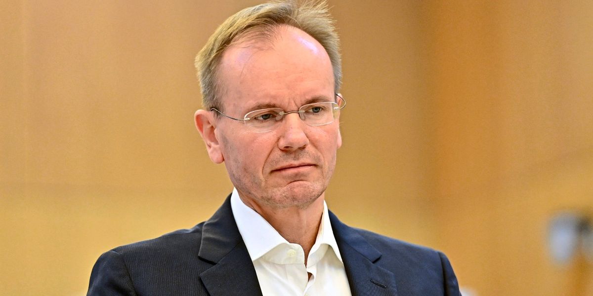 Bokep indo viral twiter once slipping off shoes, followed