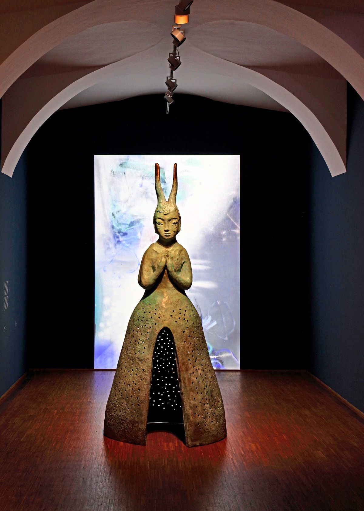 Hasen, "Girls" und Traumwelten: Leiko Ikemura in der Albertina - Kunst ...