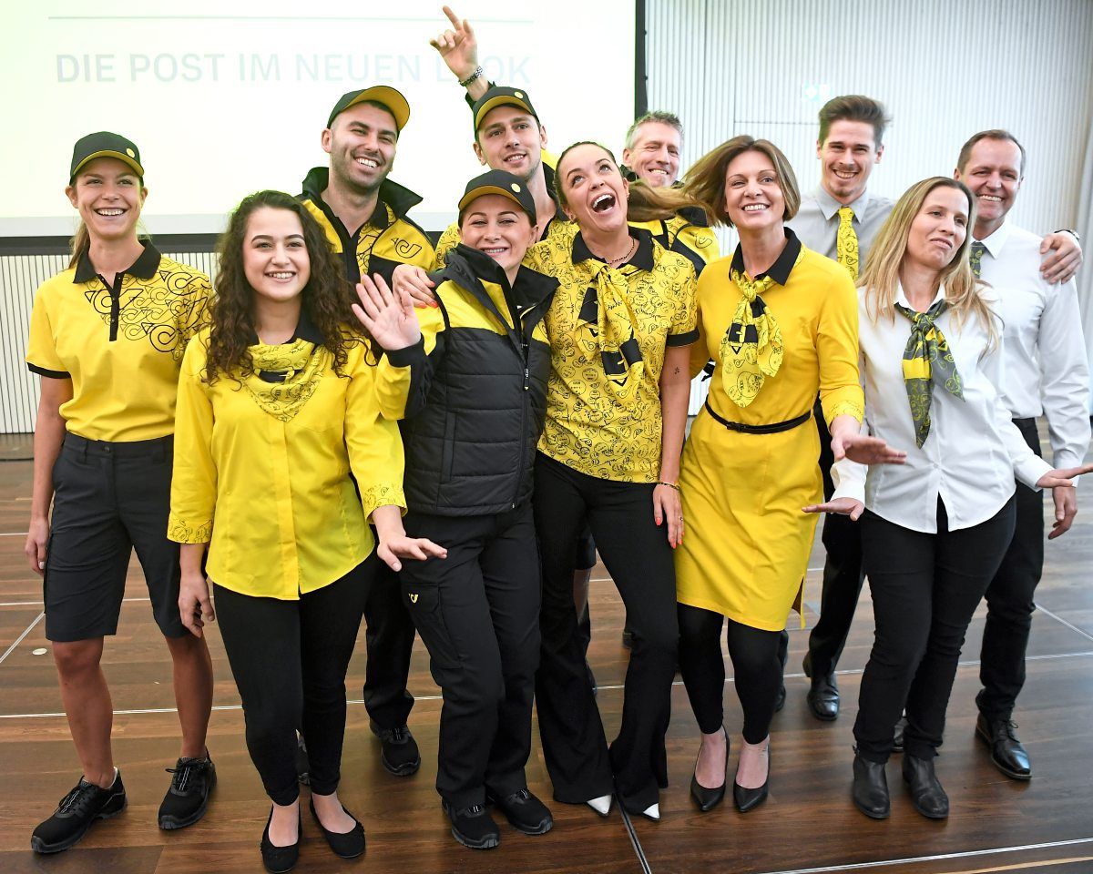 Marina Hoermanseder designte die neuen Post-Uniformen - Mode & Kosmetik ...