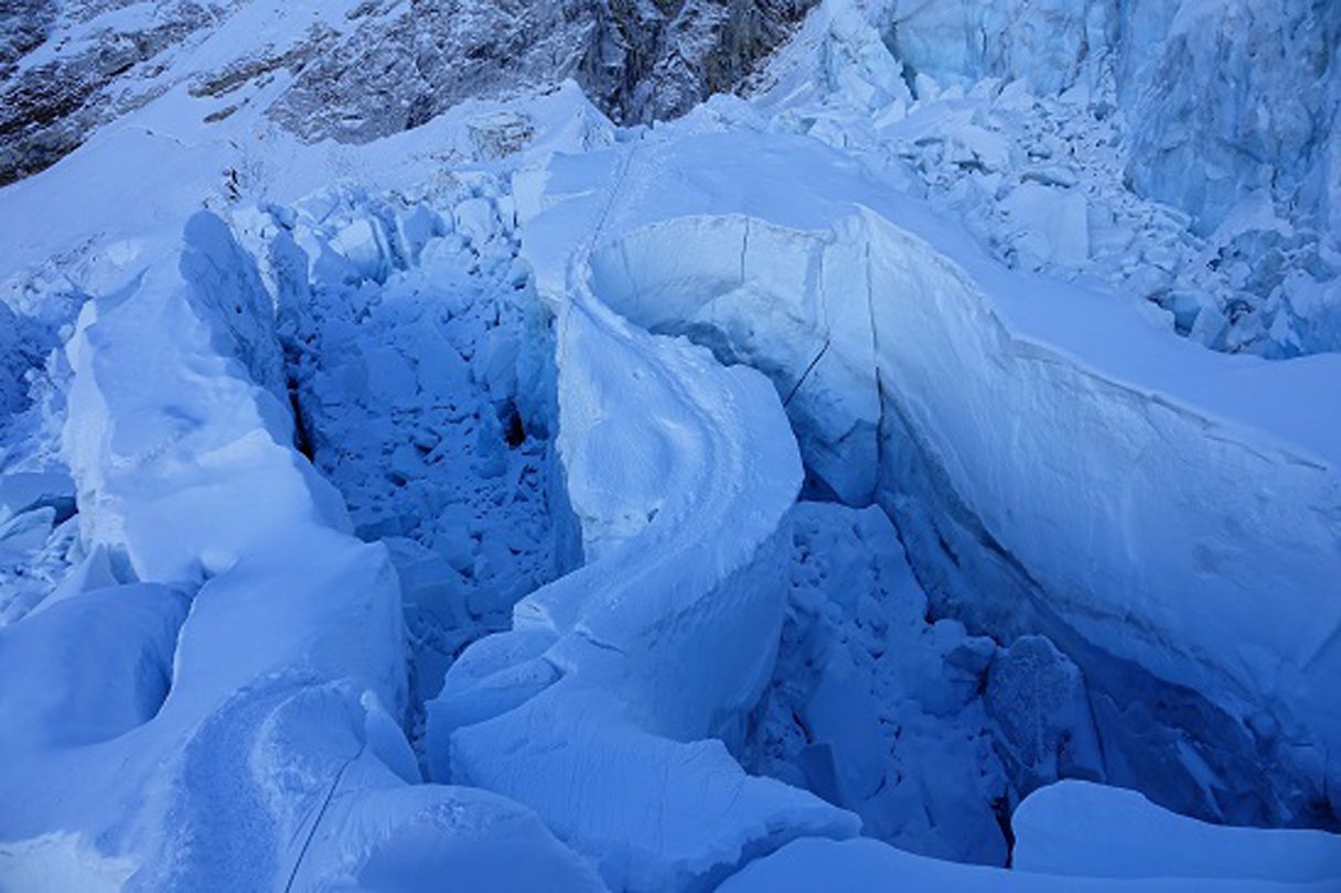 Über den Khumbu-Eisbruch und die Lhotse-Flanke bis ins Lager 3 - Reisen ...