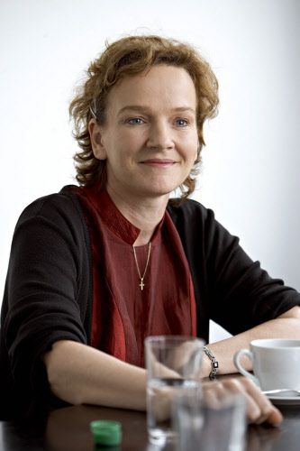Burgtheater-Intendanz: Karin Beier hat "null Komma null Gespräche ...