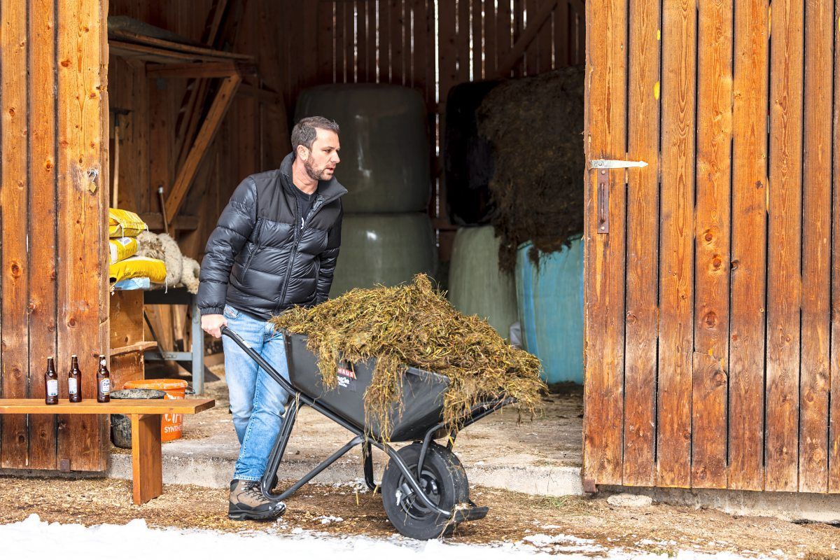 Georg Dornauer: Der rote Jäger aus Tirol - Tirol - derStandard.at › Inland Georg Dornauer: Der rote Jäger aus Tirol - Tirol - derStandard.at › Inland