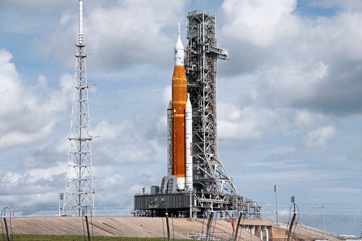 Artemis 1: Heute soll die neue Nasa-Mondrakete erstmals ins All starten ...