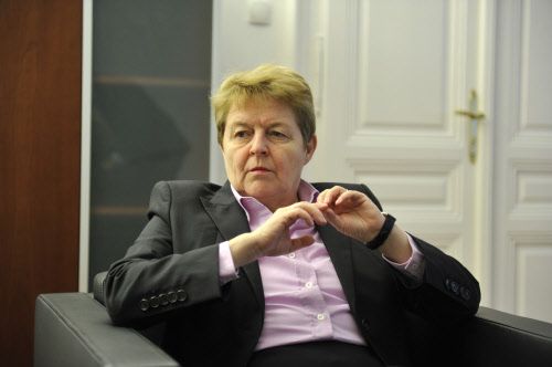 Brigitte Ederer könnte ÖBB-Präsidentin werden - Verkehr & Kosten ...