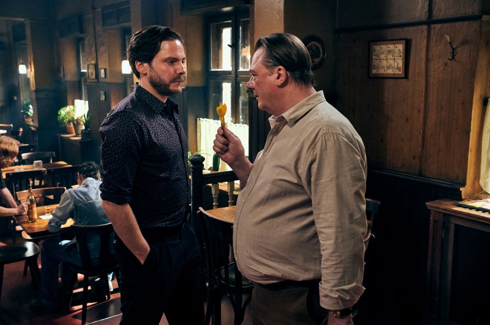 "Nebenan" – Daniel Brühls Regiedebüt - Film - derStandard.at › Kultur