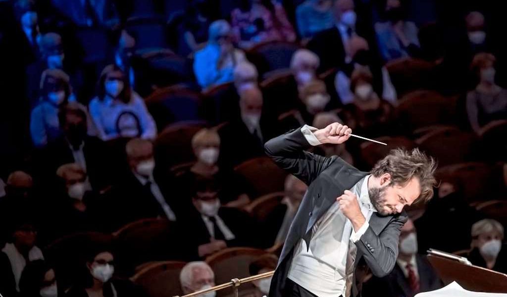 Dirigent Petr Popelka: "Man muss wissen, warum man ein Stück spielt ...