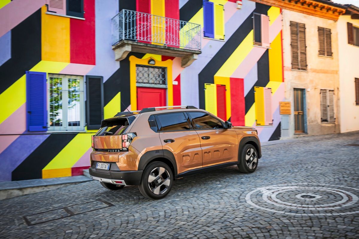 Fiat Grande Panda Hybrid: "Mr. Pandastic, say me fantastic" - Auto ...