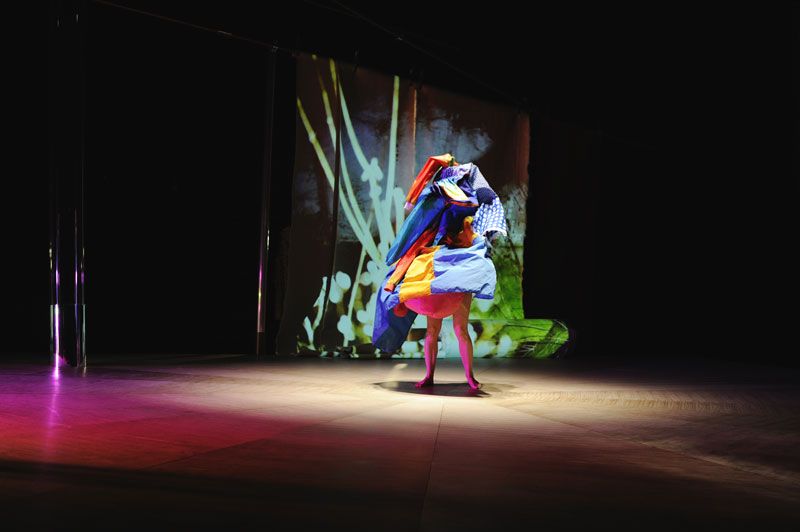 Meg Stuart: Der wüste Schatz einer verlorenen Jägerin - Tanz ...