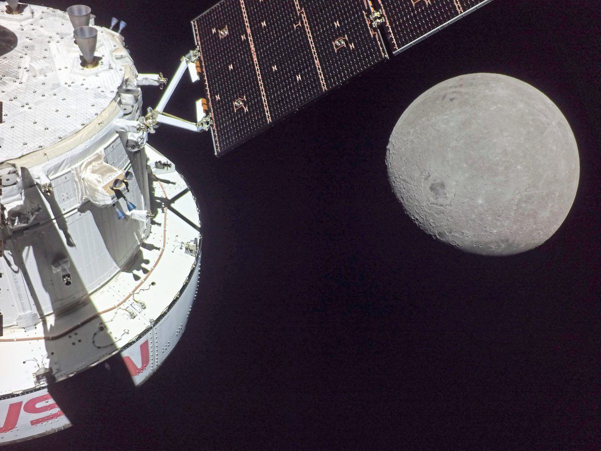 Einsteins Theorie erklärt, wieso Uhren auf dem Mond schneller laufen ...