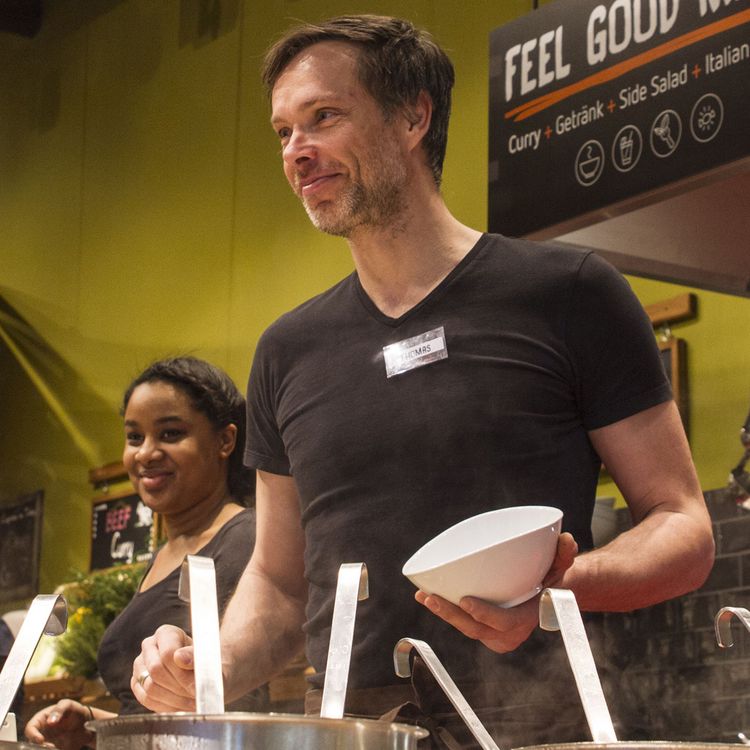 My Indigo: Ex-Skistar Thomas Sykora eröffnet Lokal in Wien - Essen ...