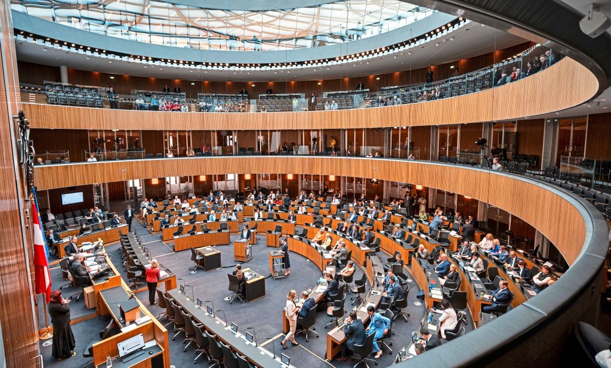 Abgeordnete sollten für gewisse Delikte sofort zur Rechenschaft gezogen ...