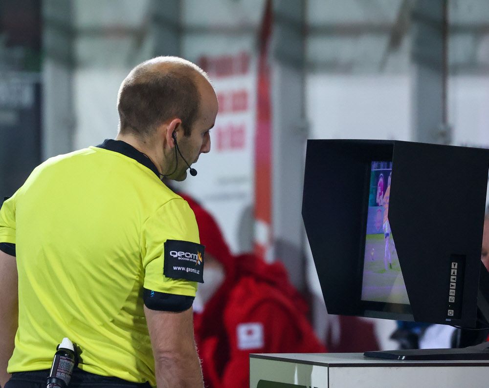 ÖFB gesteht VAR-Fehler: Salzburg hätte Elfer bekommen müssen ...