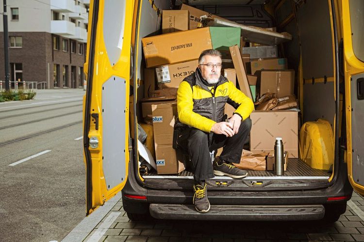 Unterwegs mit einem Zusteller: Wie ist das, in der Weihnachtszeit ...