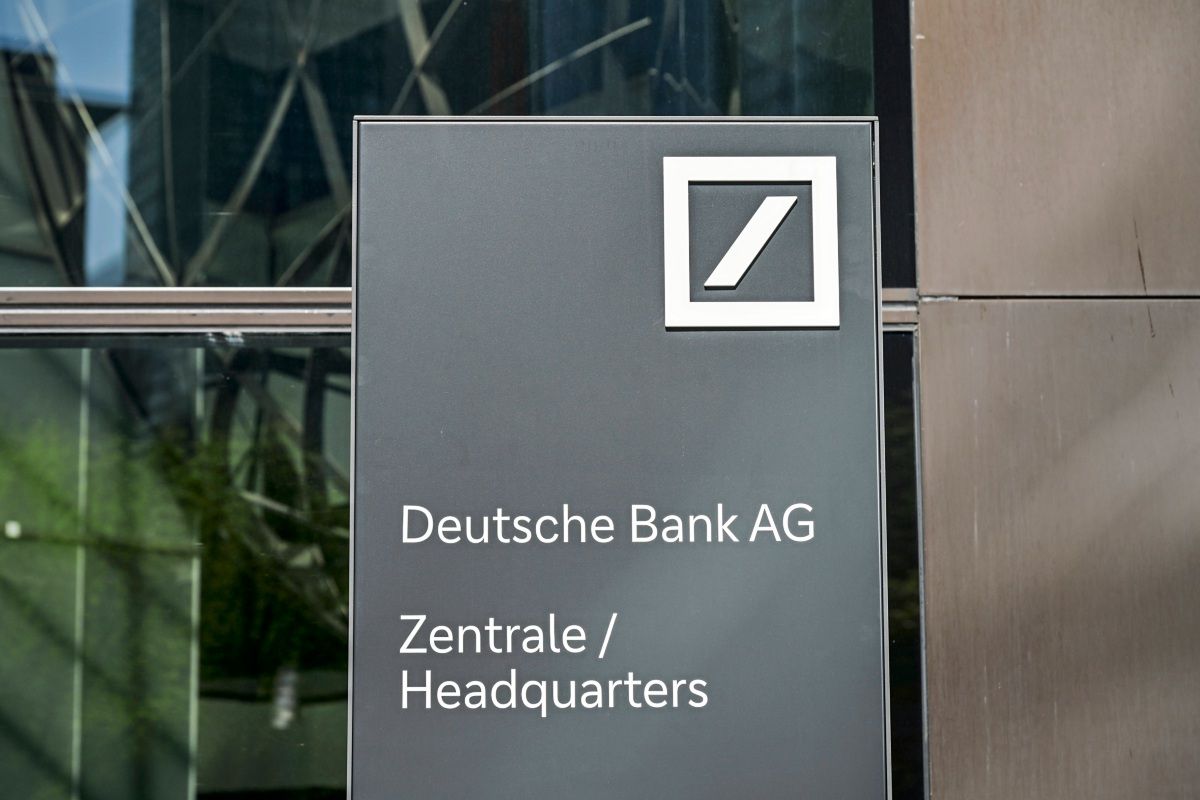Verdacht auf Geldwäsche: Razzien bei der Deutschen Bank in Frankfurt ...