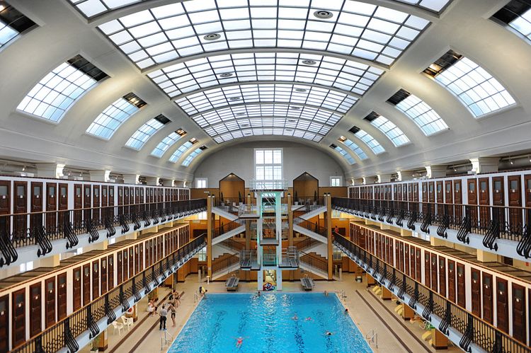 Das Tröpferlbad: Wo sich die Teuerung brausen gehen kann - Österreich ...