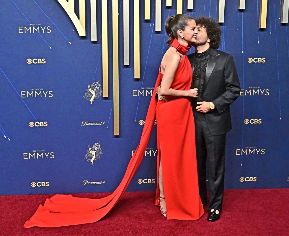 Puffärmel und Bling-Bling: Die besten Looks bei den Emmys - Mode ...