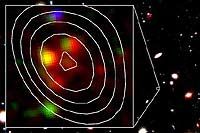 Gravitationslinse öffnet Blick auf Uralt-Galaxie - Weltraum ...
