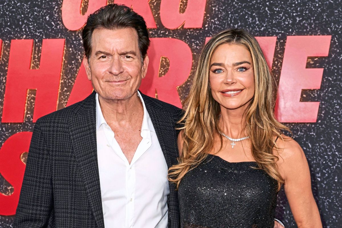 Absturz mit Grinsen: Die ziemlich unkritische Doku "Aka Charlie Sheen ...