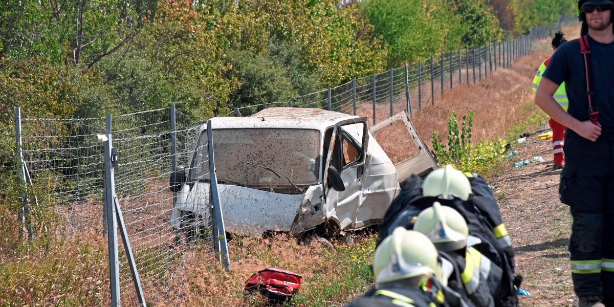 Drei Tote und sieben Schwerverletzte nach Unfall mit Schlepperfahrzeug ...