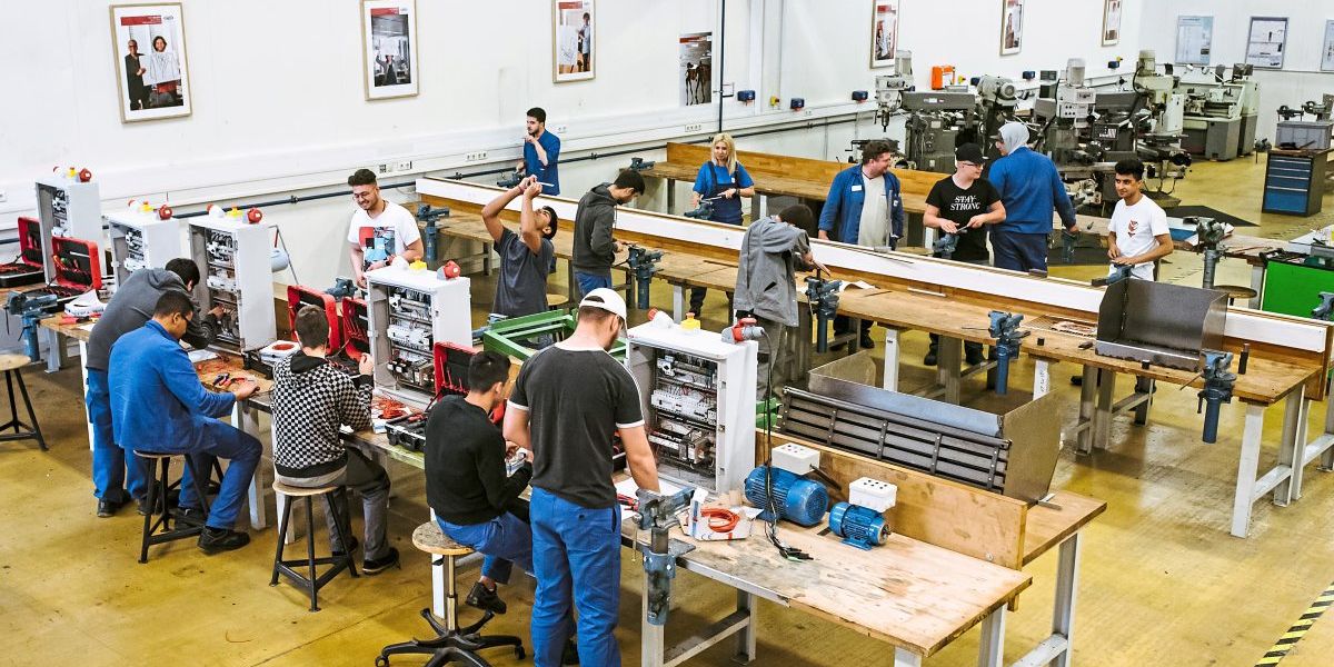 Überbetriebliche Lehre rechnet sich für Jungendliche und Betriebe ...