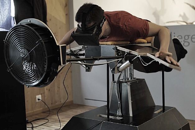 "Birdly": VR-Simulator lässt Menschen wie Vögel fliegen - Games ...