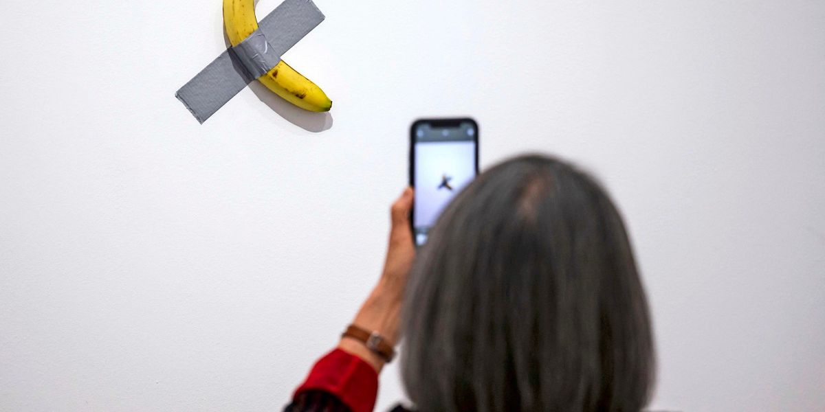 Berühmtes Kunstwerk: Millionenschwere Banane in Museum verspeist ...