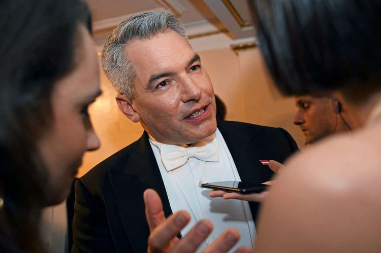 Opernball in neuen Kleidern? - Österreich - derStandard.de › Österreich