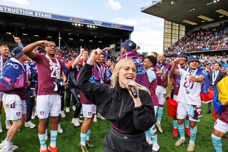 Stürmer Vardy stoppte Spiel mit Pfeife, Natasha Bedingfield feierte ...