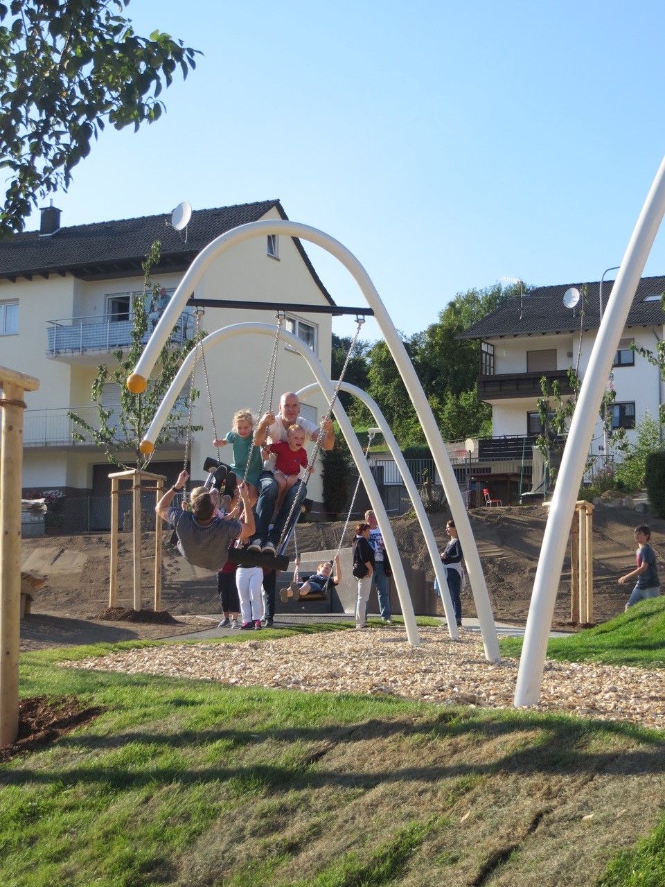 Innovative Spielplätze: Papa und Mama schaukeln mit - Zukunft ...