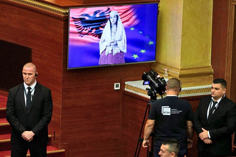 Der albanischen KI-Ministerin und ihren Schaffern wird der Prozess ...