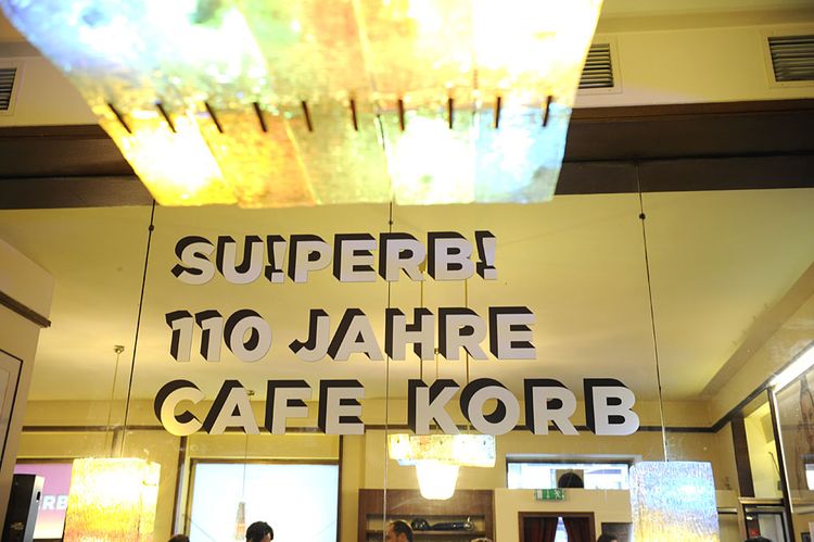 Korso und Konzerte zum 110. Jubiläum des Café Korb - Wien - derStandard ...