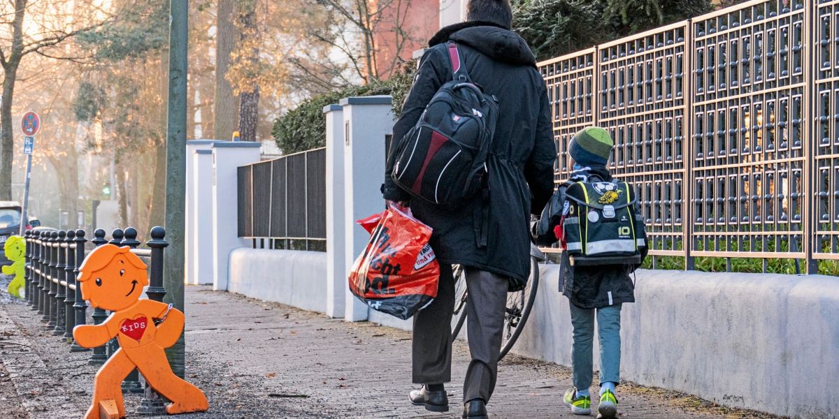 Pro & Kontra: Kinder zur Schule bringen - Kolumne: Pro & Kontra ...