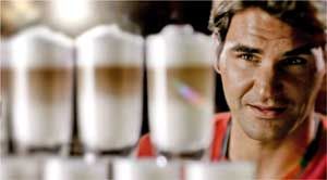 Roger Federer serviert Kaffee - Werbung - derStandard.at › Etat