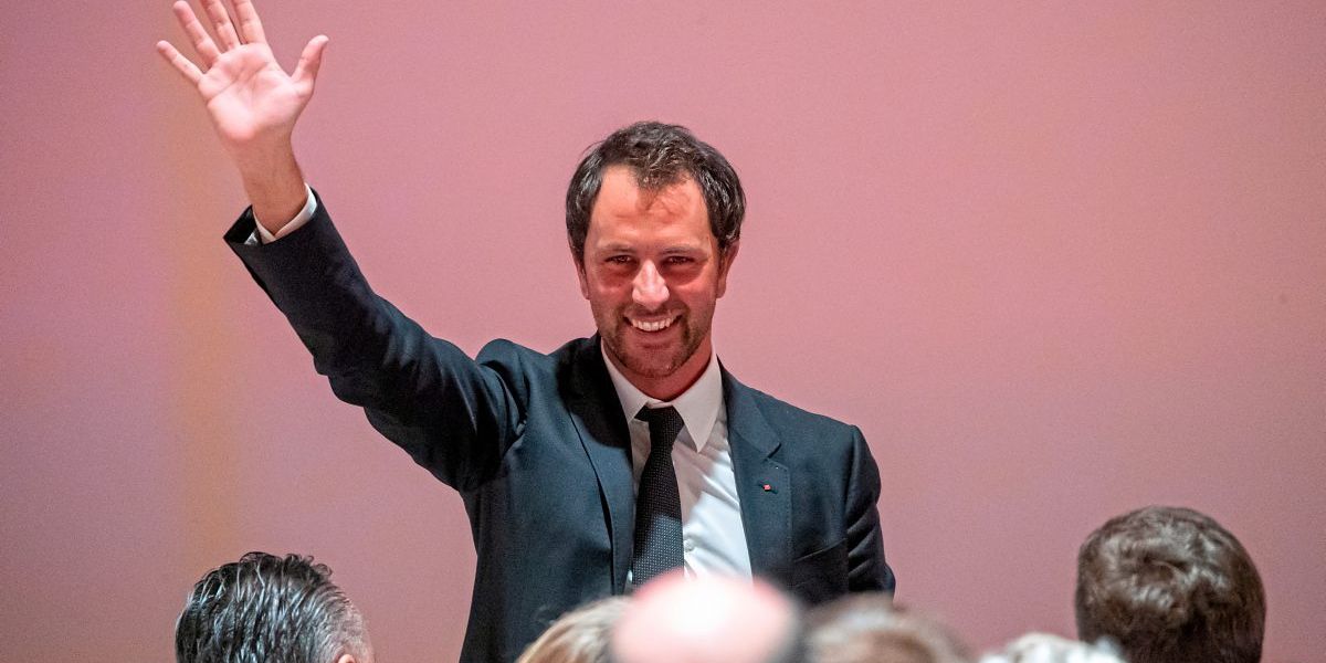 Streit in Tiroler SPÖ um Dornauer-Bild auf Parteizentrale - Österreich ...